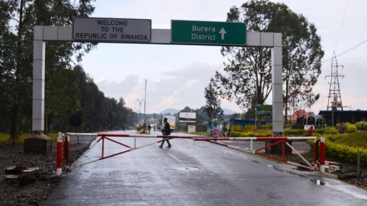 Renting a Car in Uganda vs. Rwanda: Cross-Border Guide